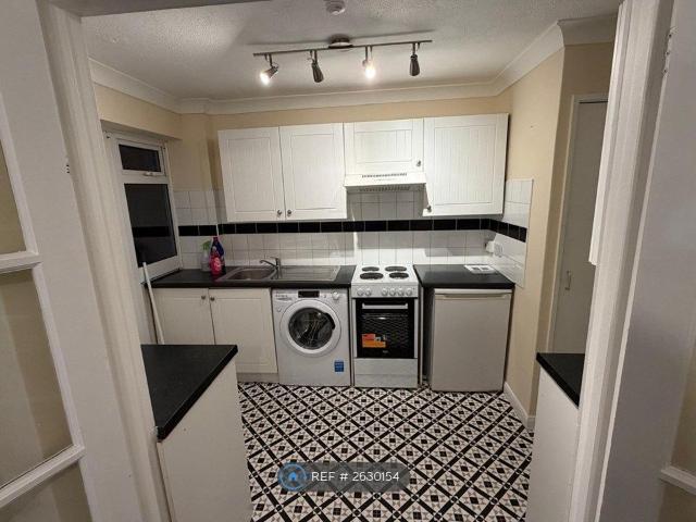 Long Riding, Basildon SS14, Room to rent, £575 pcm | PrimeLocation