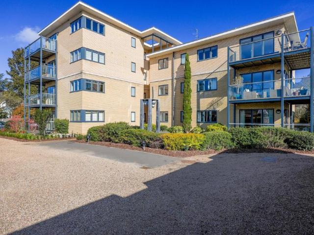 Long Road, Cambridge CB2 2 bed flat to rent £1,900 pcm £438 pw