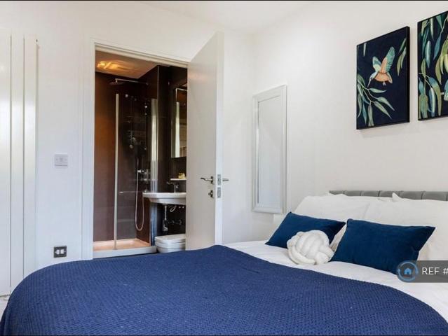 Long Stay Luxury Studio Close To. Studio to rent £3,300 pcm £762 pw