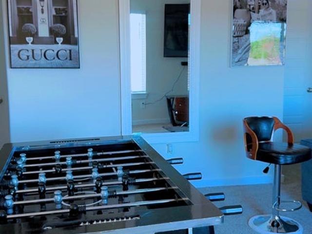 Long term rental: Large Room furnished available