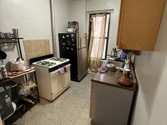 LONG TERM VERY CLEAN ONE BEDROOM AVAILABLE