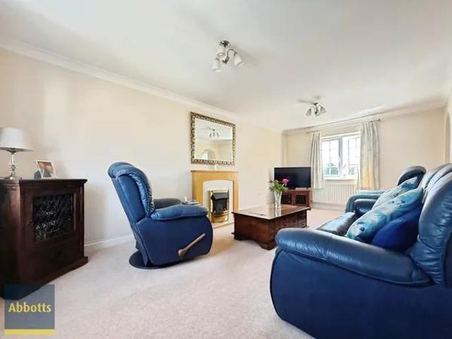 Longchamp Drive, Ely