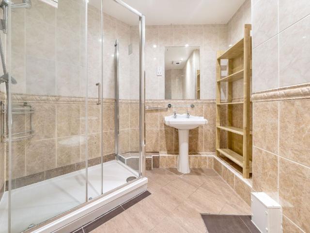Longcrofte Road, Edgware HA8, 2 bed flat to rent, £2,295 pcm | PrimeLocation