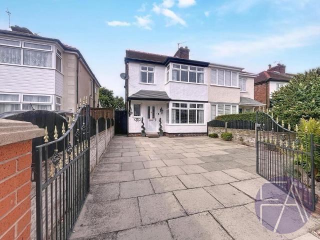 Longacre, Southport PR9 3 bed semi detached house to rent £28,167 pcm £6,500 pw