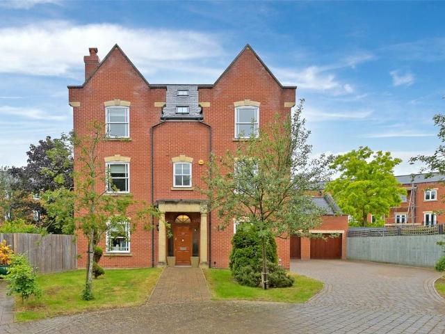 Longbourn, Windsor, Berkshire, SL4 6 bed detached house to rent £7,000 pcm £1,615 pw