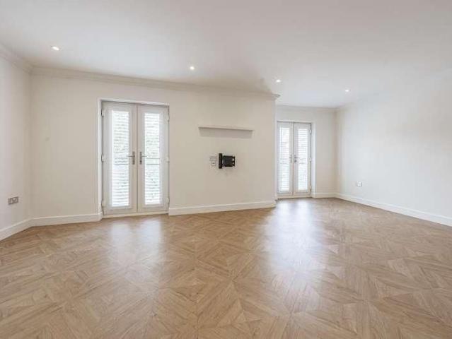 Longbourn, Windsor, SL4