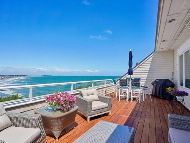 Longbeach Ave Apt,hull, Condo For Sale