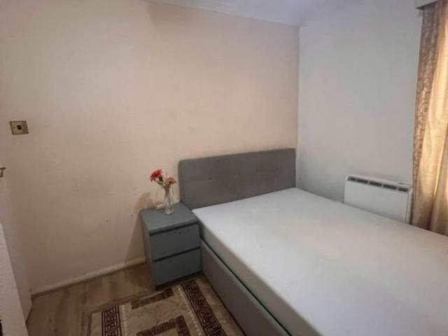 Longbridge Road, Barking IG11, Room to rent, £750 pcm | PrimeLocation