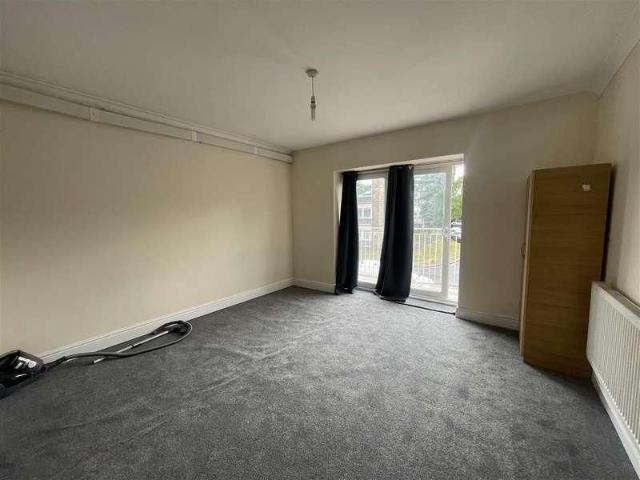 Longford Avenue, Southall, UB1