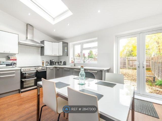 Longford Close, Hampton Hill, Hampton TW12, Room to rent, £795 pcm | PrimeLocation