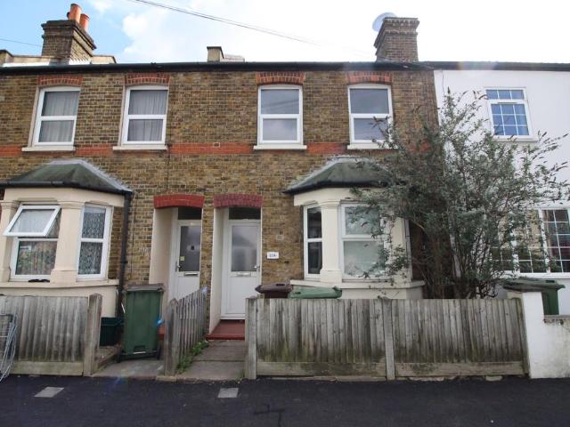 Longfellow Road, Worcester Park KT4 3 bed terraced house to rent £1,900 pcm £438 pw
