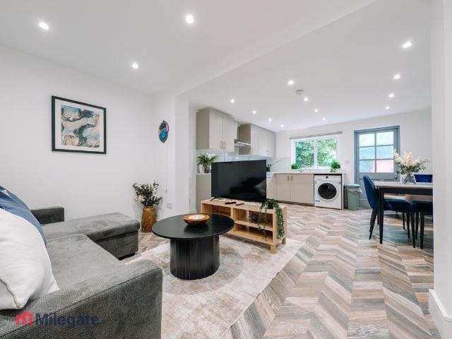 Longfellow Road, Worcester Park KT4 4 bed house to rent £2,700 pcm £623 pw