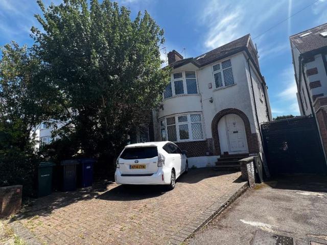 Longfield Avenue, Mill Hill, London NW7, 4 bed property to rent, £2,999 pcm | PrimeLocation
