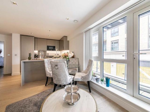 Longfield Avenue, London W5 1 bed flat to rent £2,500 pcm £577 pw