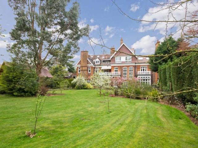 Longfield Drive, Richmond SW14, 1 bed flat to rent, £1,900 pcm | PrimeLocation