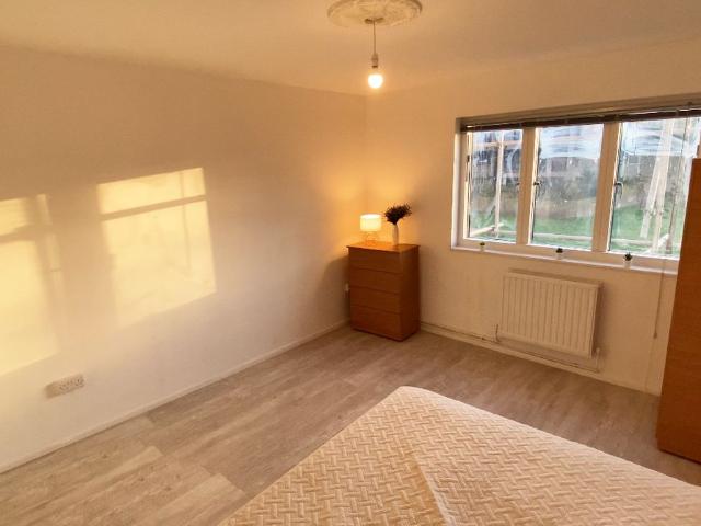 Longfield Estate, London SE1, Room to rent, £990 pcm | PrimeLocation