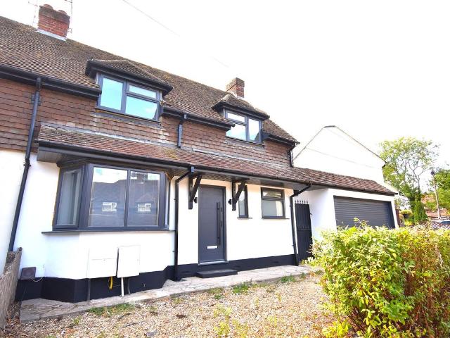 Longfield, Hedgerley, Slough SL2, 3 bed property to rent, £2,400 pcm | PrimeLocation