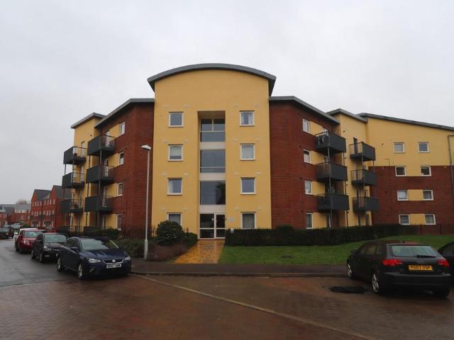 Longhorn Avenue, Gloucester, GL1 2 bed property to rent £1,025 pcm £237 pw