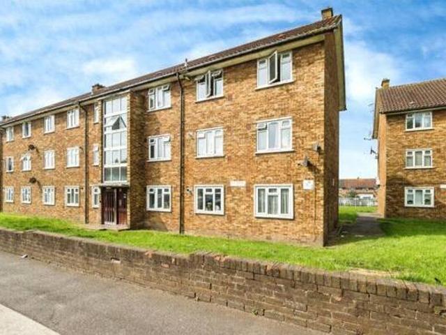 Longhayes Court, Romford, 3 Bedroom Flat