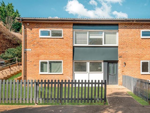 Longland Way, High Wycombe HP12 1 bed flat to rent £1,150 pcm £265 pw