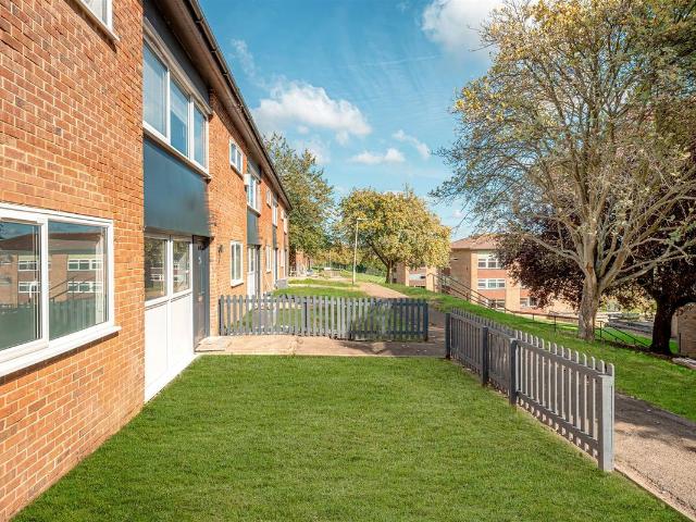 Longland Way, High Wycombe HP12, 1 bed flat to rent, £1,200 pcm | PrimeLocation