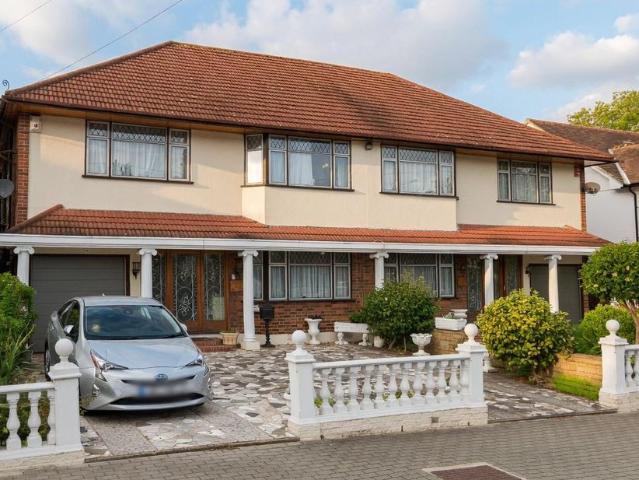 Longland Drive, Totteridge, London, N20