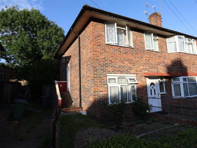 Longley Avenue, Wembley, HA0 2 bed flat to rent £1,850 pcm £427 pw