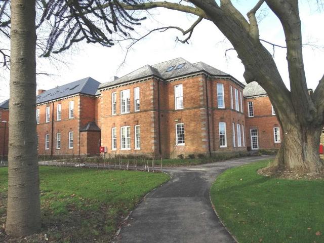 Longley Road, Chichester 2 bed apartment to rent £1,375 pcm £317 pw
