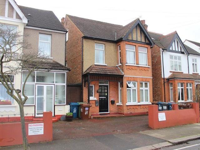 Longley Road, Harrow HA1, 2 bed flat to rent, £1,650 pcm | PrimeLocation