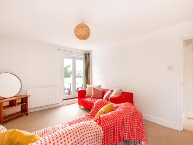 Longley Road, London SW17, 2 bed flat to rent, £2,100 pcm | PrimeLocation