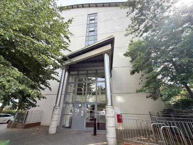Longleat Avenue, Birmingham, B15 2 bed apartment to rent £1,150 pcm £265 pw