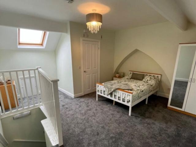 Longman Road Room 2