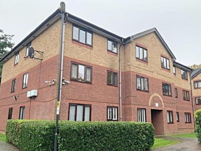 Longmere Road, West Green, 2 Bedroom Flat