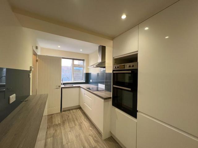 Longstone Road, Eastbourne BN21, 2 bed flat to rent, £1,050 pcm | PrimeLocation