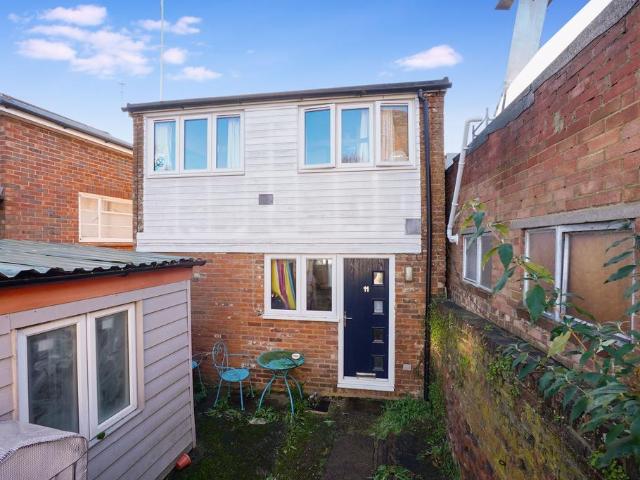 Longport, Canterbury 2 bed detached house to rent £1,395 pcm £322 pw