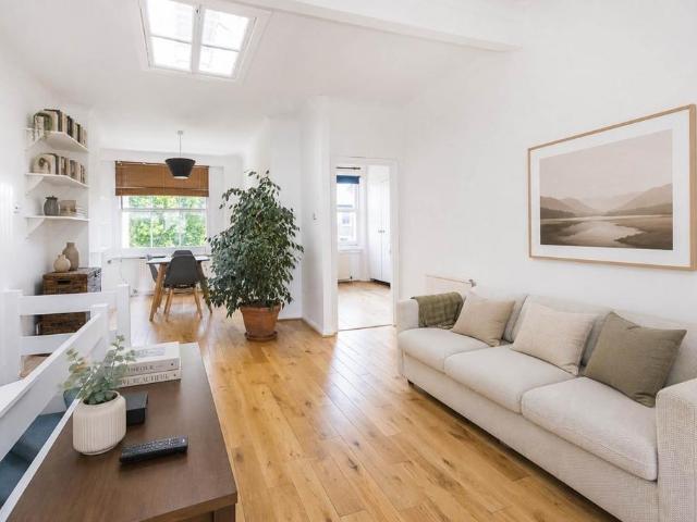 Longridge Road, Earl`s Court, SW5 2 bed apartment to rent £3,000 pcm £692 pw