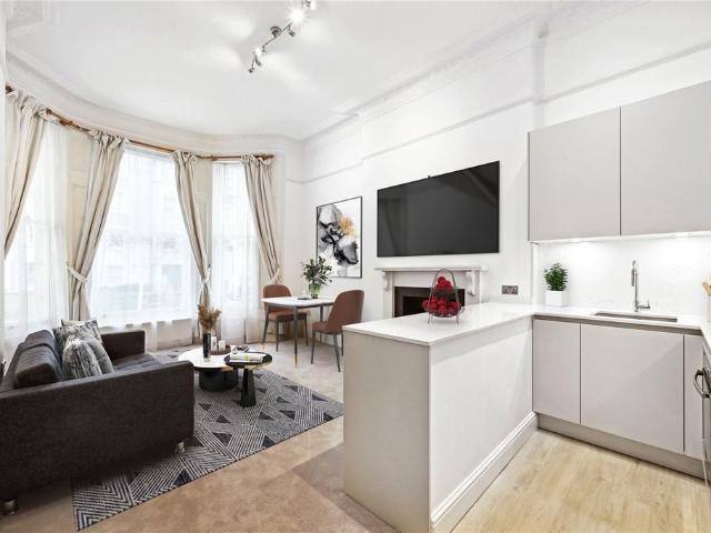 Longridge Road, Earls Court, London 1 bed flat to rent £2,600 pcm £600 pw