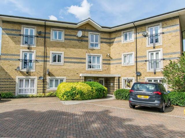 Longworth Avenue, Cambridge 3 bed apartment to rent £2,150 pcm £496 pw