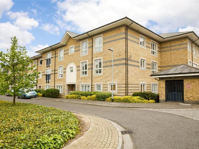 Longworth Avenue, Chesterton. 2 bed apartment to rent £1,700 pcm £392 pw