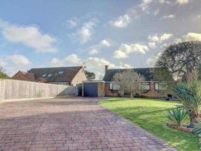 Longwick, Bell Crescent, Princes Risborough, 3 Bedroom Bungalow