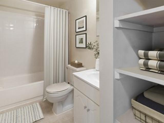 Longview 4 Bed 1.5 Bath Townhome