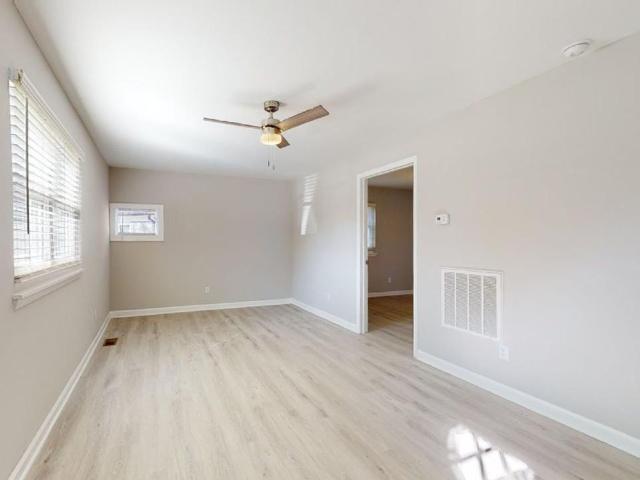 Longview Village Apartments 1 Bedroom Apartment for Rent at 700 Hampstead Pl, Raleigh, NC 27610 King Charles