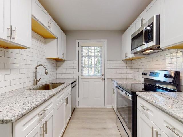 Longview Village Apartments 2 Bedroom Apartment for Rent at 700 Hampstead Pl, Raleigh, NC 27610 King Charles