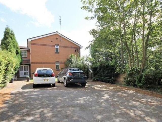 Longview Court, Longview Drive, 2 Bedroom Flat