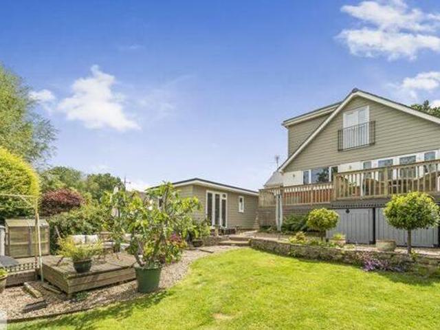 Lonnen Road, Colehill, 3 Bedroom Detached