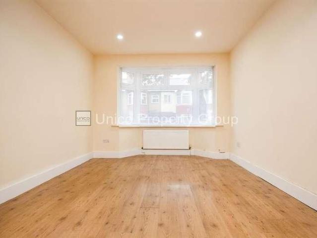 Lonsdale Avenue, London, E6
