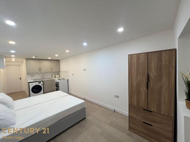 Lonsdale Crescent, IG2 Century 21 United Kingdom