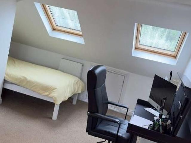 Lonsdale Drive, Enfield, EN2