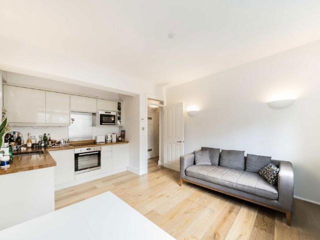 Lonsdale House, London W11 1 bed flat to rent £2,150 pcm £496 pw