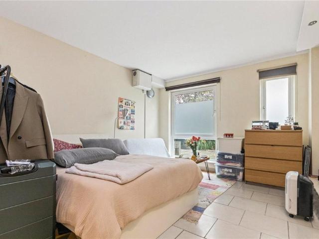 Lonsdale Place, London, N1 Studio to rent £1,700 pcm £392 pw